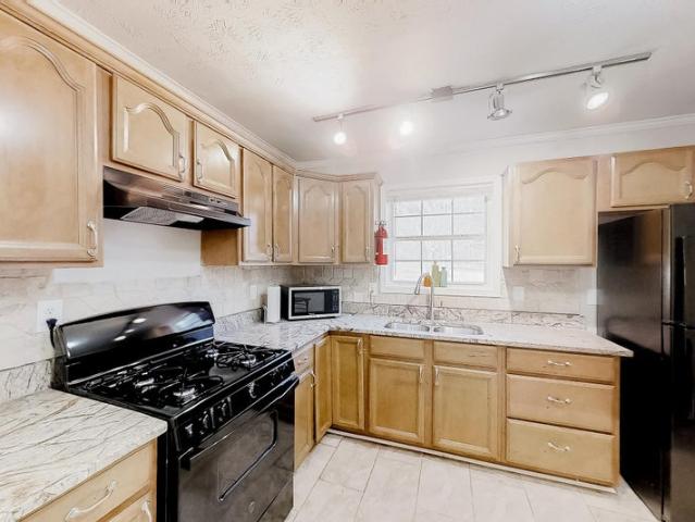 Beautiful Split Level home in Stone Mountain, Quic