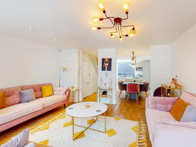 Beautiful Split level maisonette, 3 double beds
