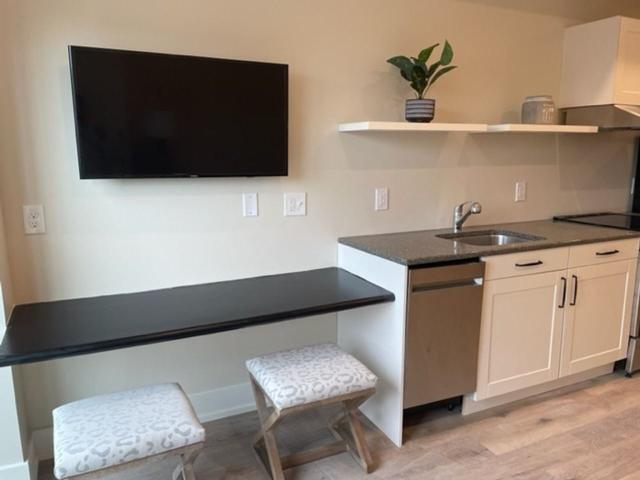 Beautiful Studio and One Bedrooms West Grand Neighborhood 1 Bedroom Apartment for Rent at 730 Leonard St Nw, Grand Rapids, MI 49504 West Grand