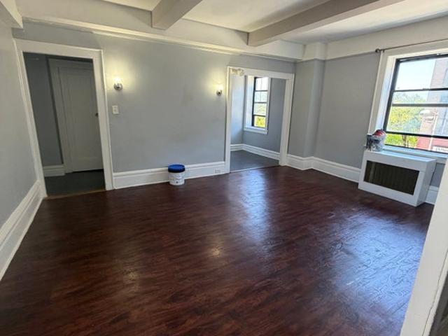 Beautiful Studio Apartment Now Available In East O