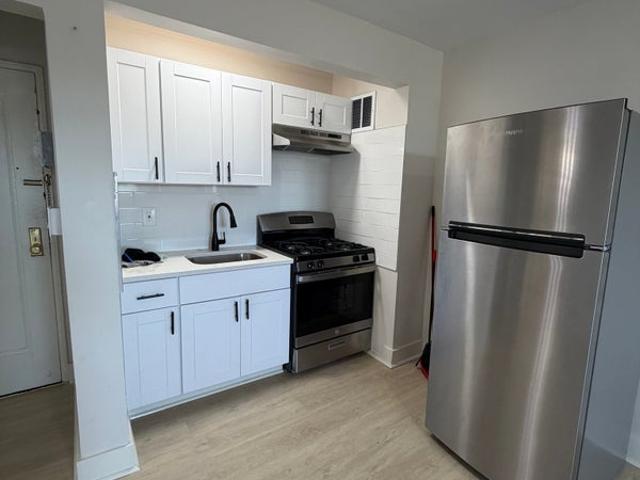 Beautiful Studio Apartment Now Available In East O