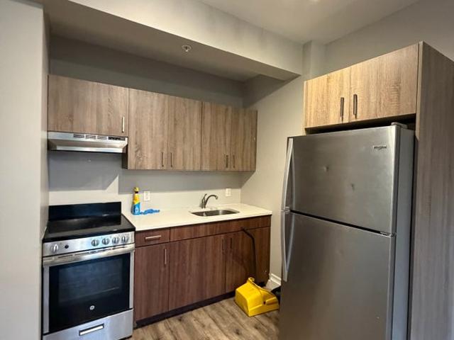 Beautiful Studio Apartment Now Available In East O