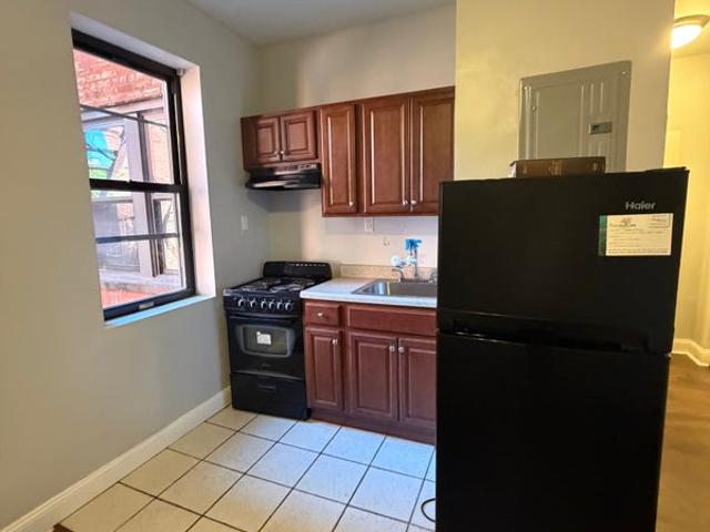 Beautiful STUDIO Apartment Now Available In East O