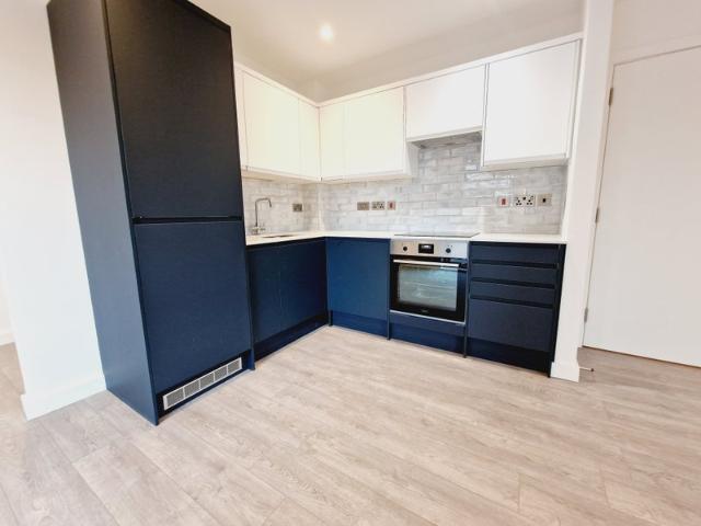 Beautiful studio flat available in harrow!