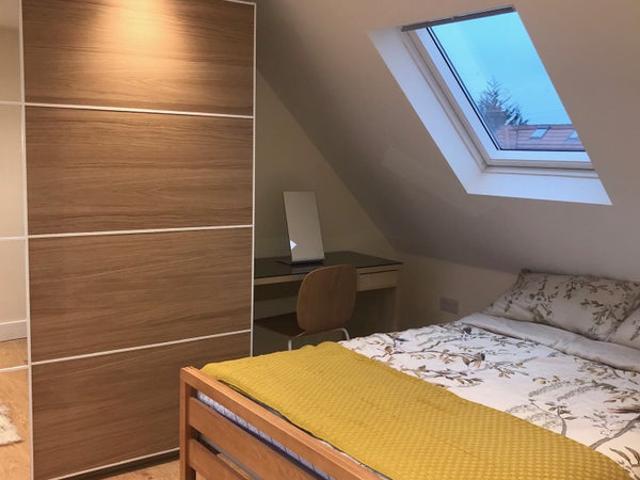 Beautiful studio, separate room 3min central line