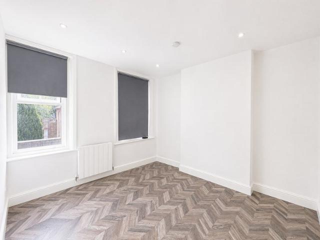 Beautiful Studio to Rent in Finchley Central N3