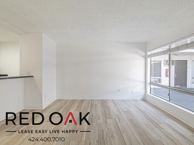 Beautiful Studio with Natural Light, Hardwood Style Floors, and On Site Laundry ~ In Vibrant Hollywood!