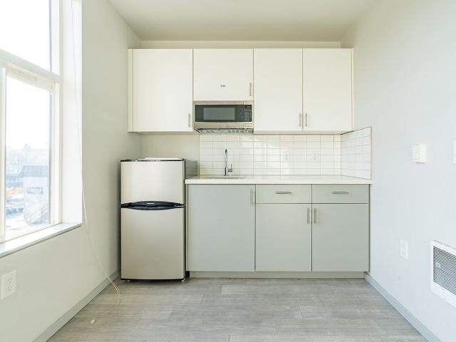 Beautiful Studios in Convenient Location Studio Apartment for Rent at 1521 Ne 41st Ave, Portland, OR 97232 Hollywood