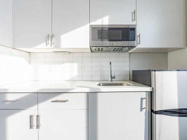 Beautiful Studios in Convenient Location Studio Apartment for Rent at 1521 Ne 41st Ave, Portland, OR 97232 Hollywood