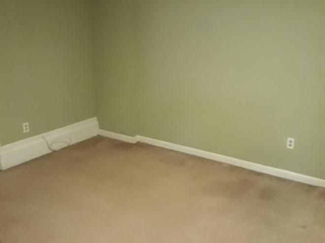 Beautiful sunny bedroom in Ballston townhouse