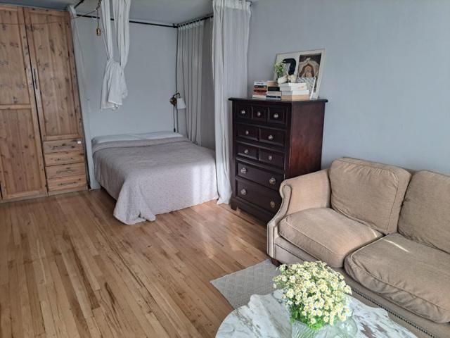 Beautiful Sunny Studio Styled Room $1400