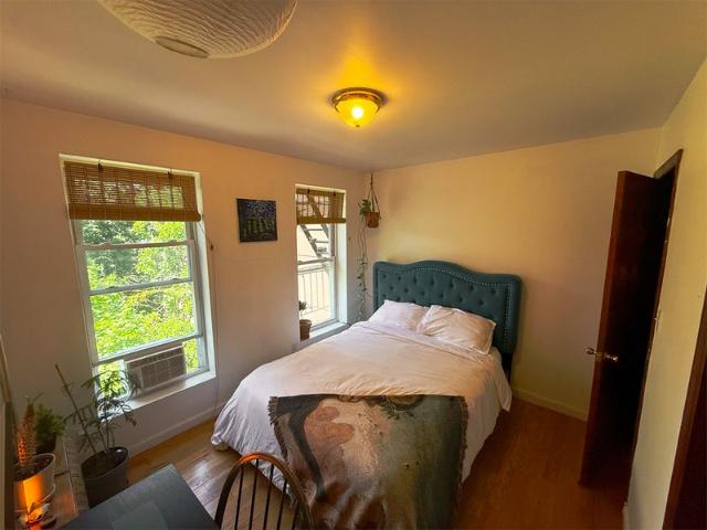 Beautiful Sunny Room in Brownstone ☀️