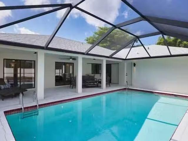 Beautiful Palm River 3BR Gem Retreat 121 Fairway Cir