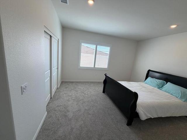 Beautiful Peaceful Rooms in a Safe Newer Neighborhood