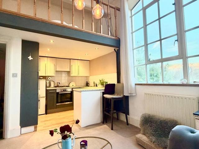 Beautiful period property secure parking & lift