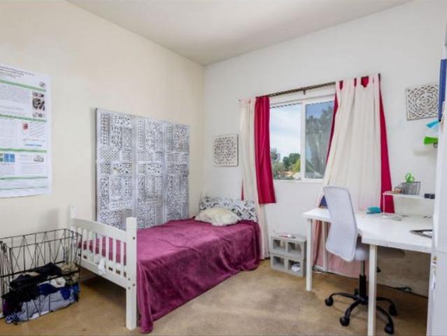 Beautiful private room, in a quiet gated community