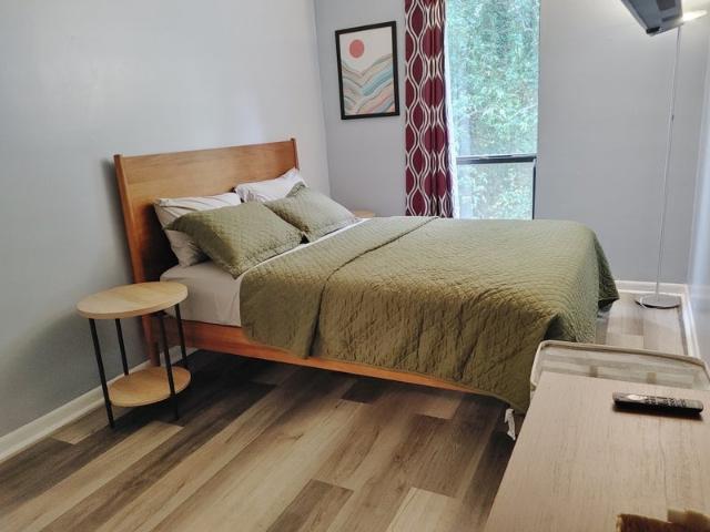 Beautiful Private Room #2 for Travel professionals