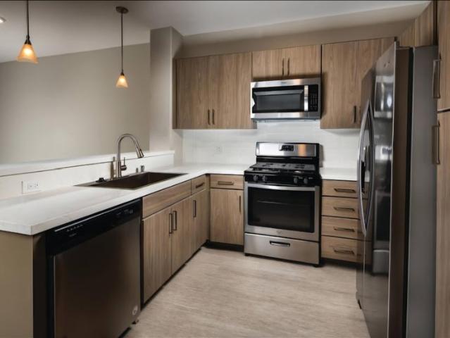 Beautiful room w/private bath in prime location