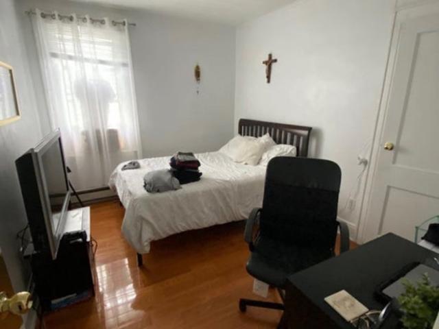 Beautiful Room for Rent in Elmhurst!