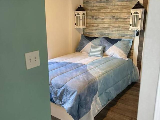 Beautiful room in wonderful community!
