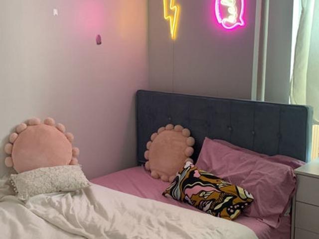Beautiful room in Astoria for female