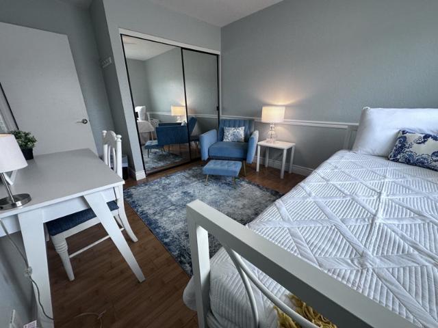 Beautiful Room in Bright Clean Home