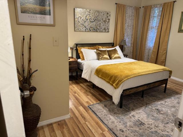 Beautiful Room in quiet historic neighborhood