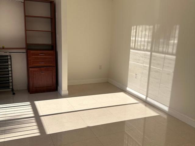 Beautiful Room in quiet neighborhood close to 595