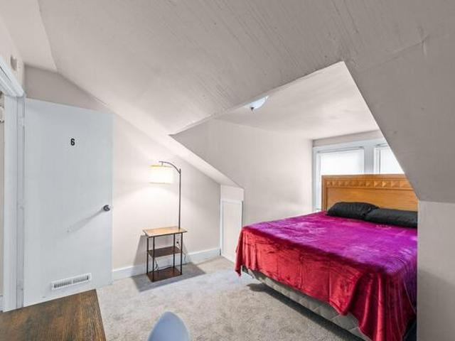 Beautiful rooms and views all utilities included ultra fast wifi all it's waiting for is you!