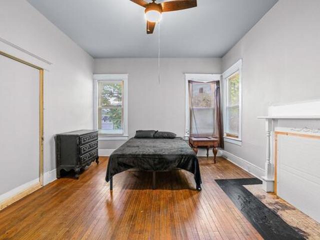 Beautiful rooms and views all utilities included ultra fast wifi all it's waiting for is you!