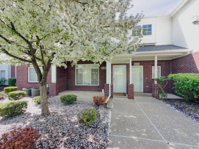 Beautiful Ranch 2 bed/2 bath Condominium