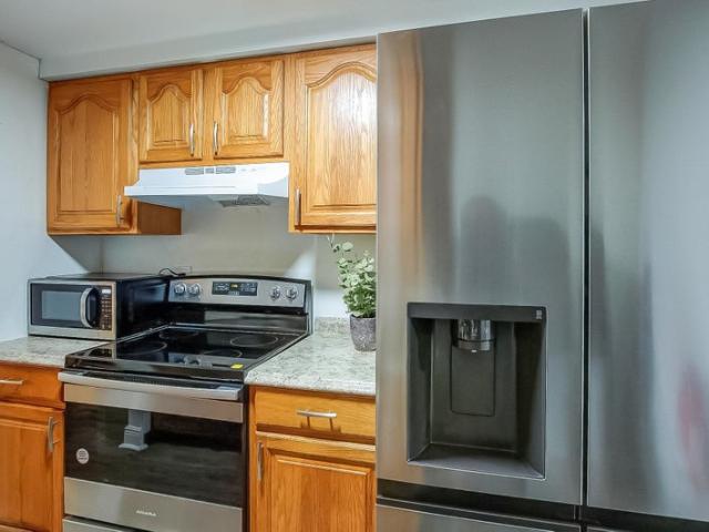 BEAUTIFUL REMODEL HOME IN RUSKIN. PEACE AND QUITE