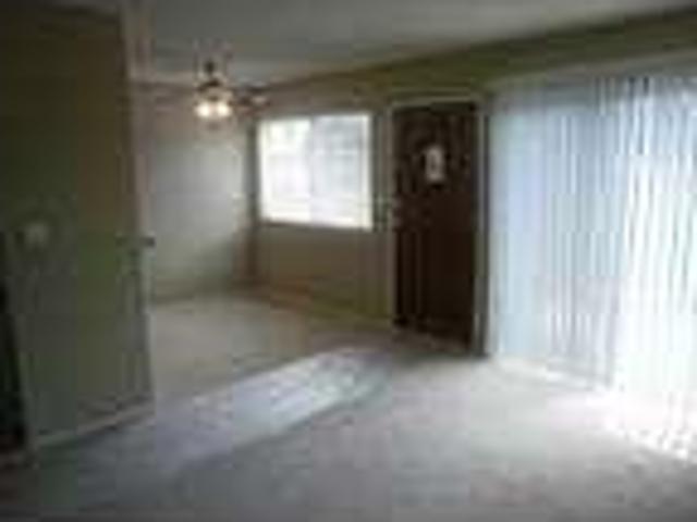 Beautiful Remodeled North HillsTownhome