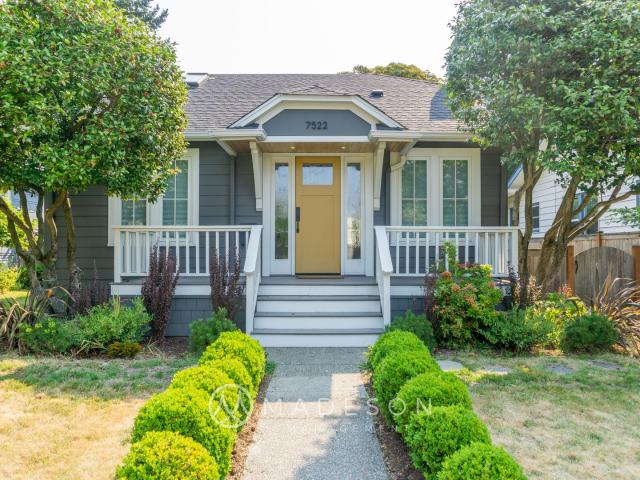 Beautiful Remodeled House with Fenced Yard in Maple Leaf