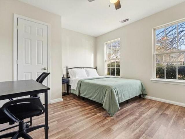 Beautiful Renovated Home Near Downtown