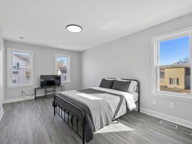 Beautiful Renovated Property_Rent by the RoomAll
