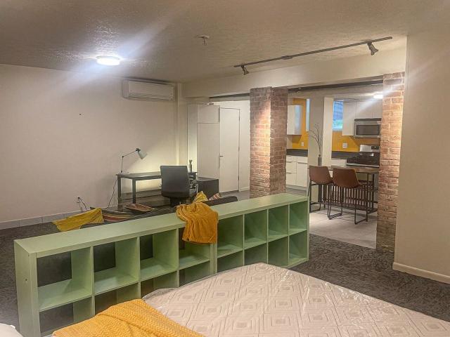 Beautiful Renovated Units 1 Bedroom Apartment for Rent at 11483 Hessler Rd, Cleveland, OH 44106 University