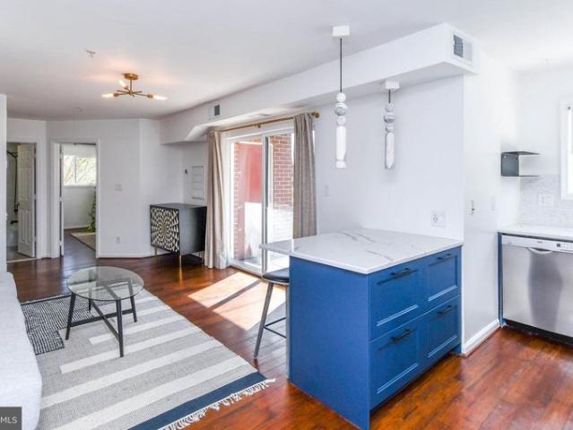 Beautiful Renovated 1 Bedroom near metro and attra