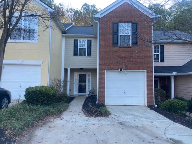 Beautiful well maintained, freshly painted 2 story townhome in Lawrenceville.