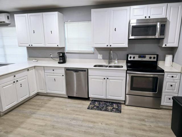 Beautiful Winter Garden House Close to Public Tra