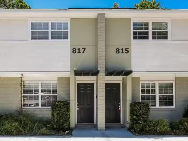 Beautiful Townhome in Mt. Pleasant! 817 Von Kolnitz Rd
