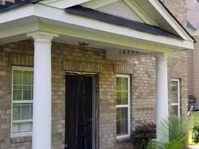 Beautiful Townhome with 2 Car Garage on Cul De Sac 14506 Croc.