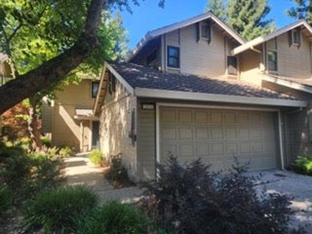 Beautiful Townhome to share