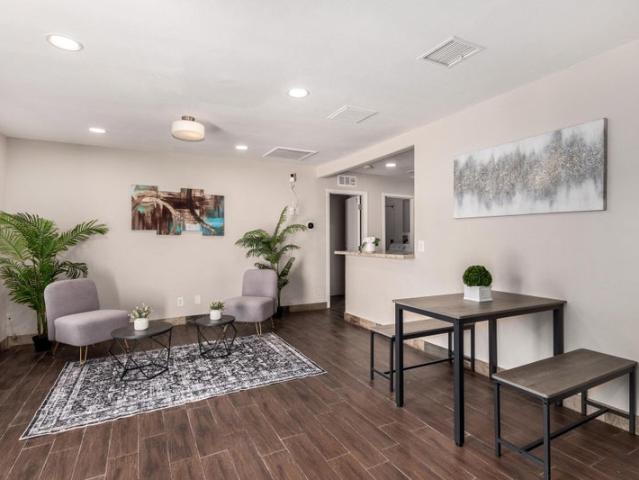 Beautiful Tempe House wAmazing Common Area, Fully