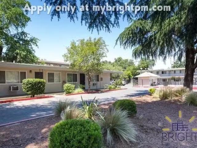 Beautiful Two Bedroom Cottage Style with Spacious Patio! Su.
