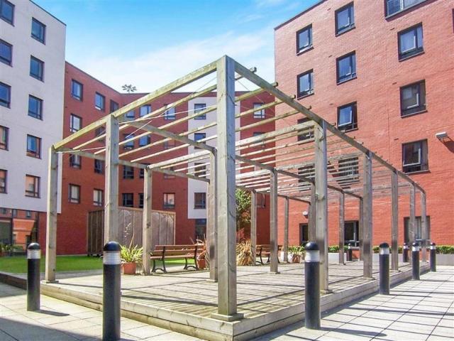 Beautiful Two Bedroom Central Apartment