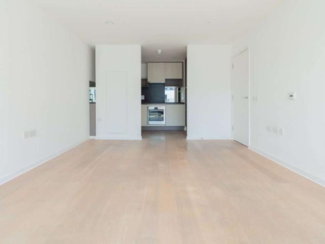 Beautiful two bedroom apartment, featuring private outside space and canal views