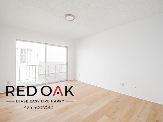 ~1 Month FREE~ Beautiful Two Bedroom with Eat In Kitchen, Loads of Natural Light, and On Site Laundry ~ In Prime Koreatown! *Move In Special