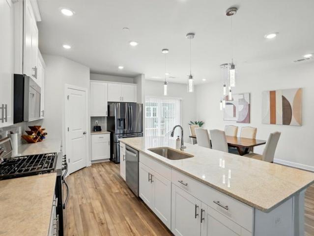 Beautiful Updated Home in City Park, Minutes from