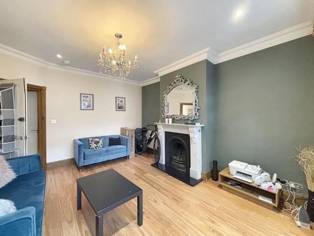 BEAUTIFUL VICTORIAN PROPERTY LOUNGE, CLEANER & INC ALL BILLS Room 2